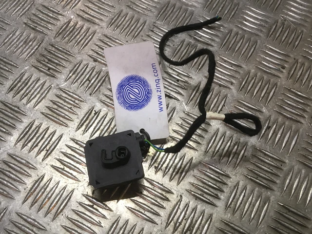 MERCEDES W204 C-CLASS servomotor fuel flap locking ZV A2115451728 £12. ...