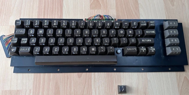 COMMODORE 64C MODEL Keyboard / Mitsumi with Screw, Featherless #03 24 ...