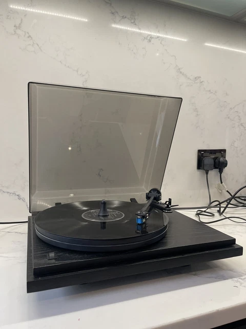 LINN REVOLVER TURNTABLE With Linn Basik LV X Tonearm A&R Cambridge E77 ...