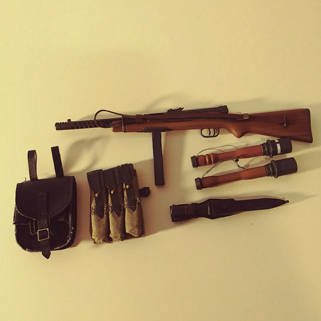 DRAGON/CYBERHOBBY/3R/DID 1:6 SCALE WW2 Italian Beretta Mod.38 ...