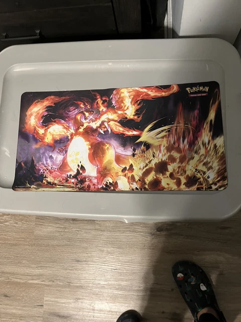 GIGANTAMAX CHARIZARD VMAX Playmat aus Charizard Ultra-Premium ...