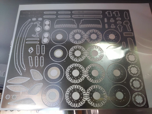 FUJIMI FERRARI F12 Berlinetta Plastikmodellbausatz im Maßstab 1:24 mit ...