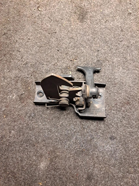 E8 MERCEDES BENZ W211 BJ2004 Levier D'Ouverture Du Capot A 2118870027 ...