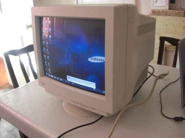 TINY 17 INCH CRT analogue Monitor - Fully Working £40.00 - PicClick UK
