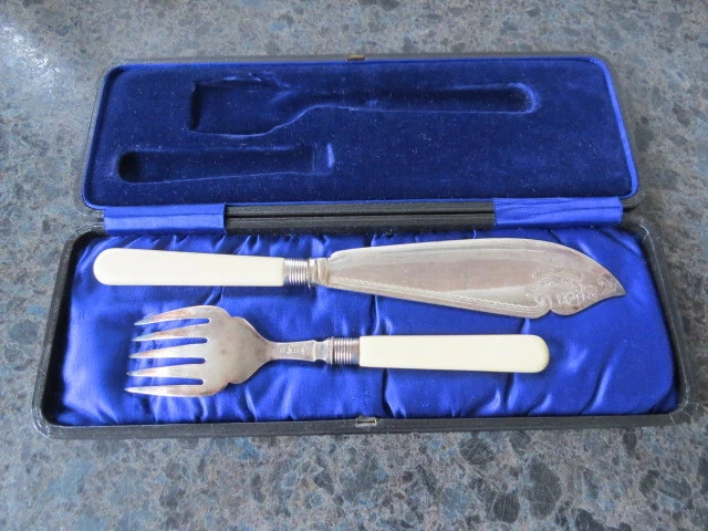ANTIQUE FISH SERVERS in original Box EPNS Barker Brothers Birmingham ...