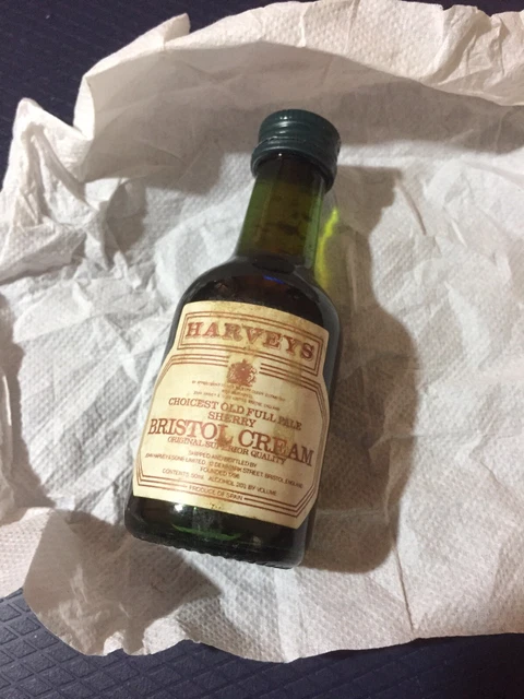 HARVEYS BRISTOL CREAM Vintage Mini Glass 50ml BOTTLE, Produce in Spain ...