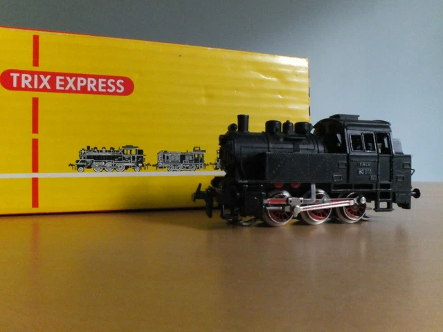 TRIX EXPRESS HO 2211 (211) 3 rail DC 0-6-0 steam locomotive in original ...