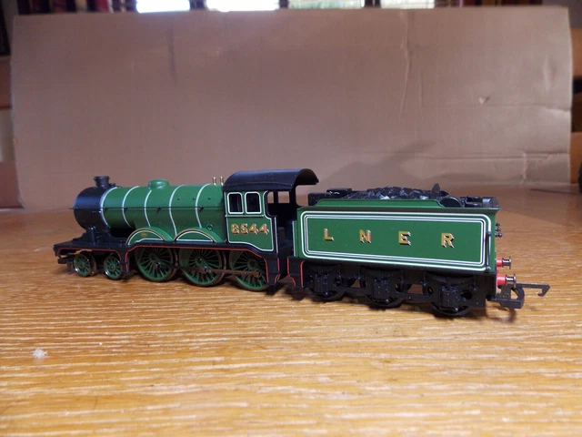 HORNBY R1032 LNER B12 CLASS 4-6-0 LOCO No 8544 in LNER Green Livery. OO ...