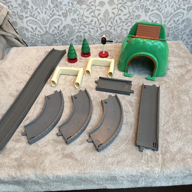 TOMY TRACKMASTER ROAD And Rail Thomas The Tank Engine Track Parts £13. ...
