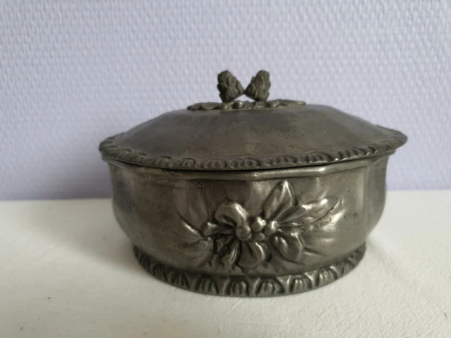ANCIENNE BOITE OU BONBONNIÈRE en ÉTAIN FIN 95%. EUR 18,00 - PicClick FR