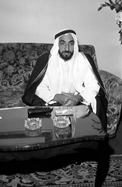 SHEIK ZAYED BIN Sultan al Nahyan 1975 OLD PHOTO 2 $9.00 - PicClick AU