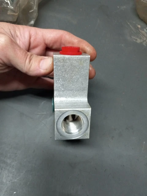 CLARK CL2330501 Flow Control Valve Forklift Parts $220.00 - PicClick