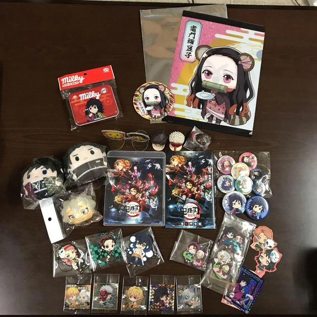 DEMON SLAYER KIMETSU No Yaiba Goods lot set 35 Tin badge Figurine Blu ...