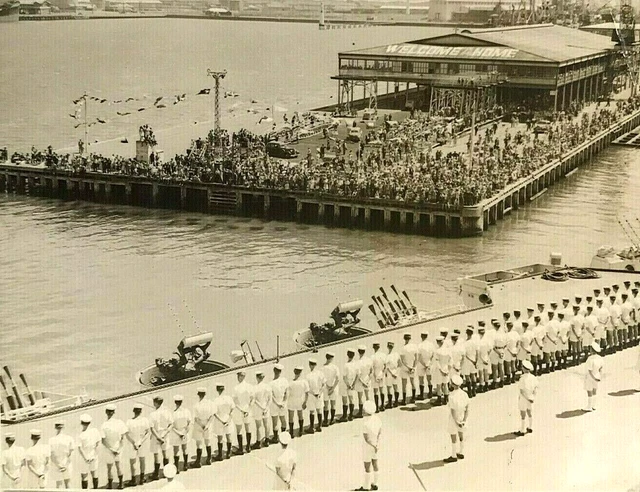 WW2 MILITARY ROYAL Navy Photo Ship Docking Welcome Home Crowd People ...