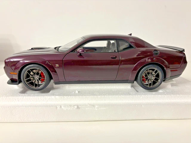 AUTOART 1:18 DODGE Challenger R/T Scat Pack Widebody (2022) Hellraisin ...