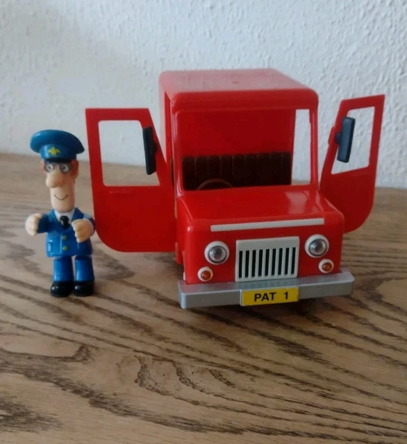 POSTMAN PAT TOY Vehicle Friction Royal Mail Van with Pat Figure 2003 £ ...