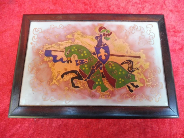 BELLE BOÎTE EN Bois Avec Un Couverture Émaillée En Cuivre : Chevalier ...