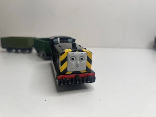 THOMAS & FRIENDS 2002 Trackmaster TOMY Mavis Motorized Train + 2 Trailers £14.99 - PicClick UK