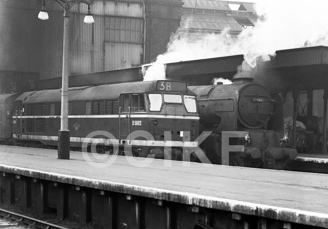 RAILWAY PHOTOGRAPH 6X4 Diesel loco D5602 Kings Cross, 1962. £2.95 ...
