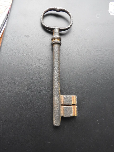 ANCIENNE CLE CLEF serrure de porte portail door keys schlussel chiave ...