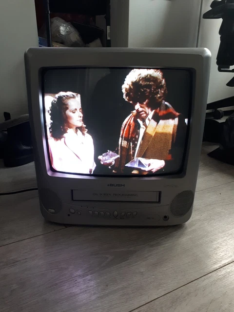 BUSH BTV18SIL/VA 14& Inch CRT TV VCR VHS Video Combi Retro Gaming Television CRT £94.99 ...