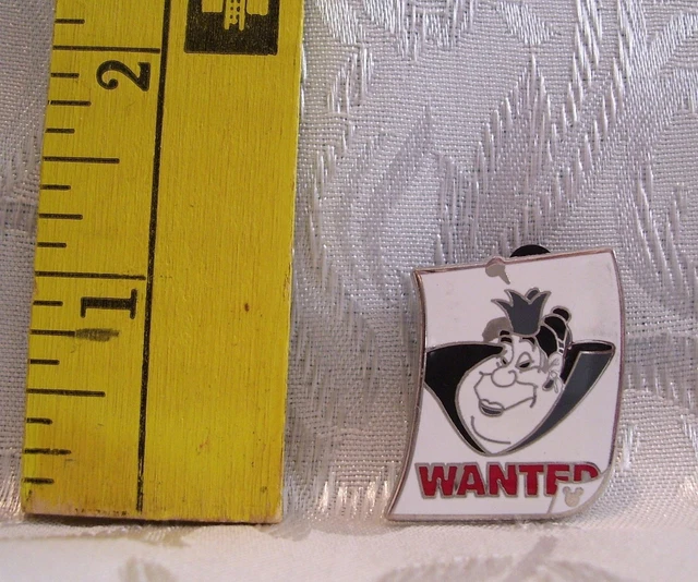 DISNEY -- QUEEN Of Hearts -- Wanted Poster -- Cast Lanyard Series Pin ...