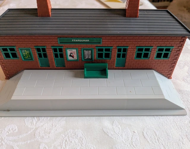 THOMAS THE TANK Engine Tomy Trackmaster Ffarquhar Station with Platform ...