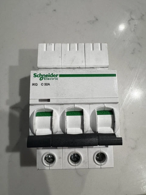 Schneider Ikq Type C 32a Triple Pole Mcb Excellent Condition £25 00