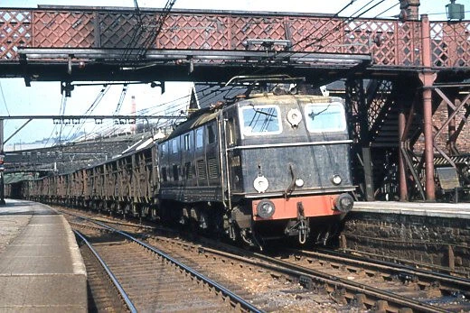 COLOUR RAIL SLIDE DE 2408 of E26008 BR class 76 Woodhead electric loco ...