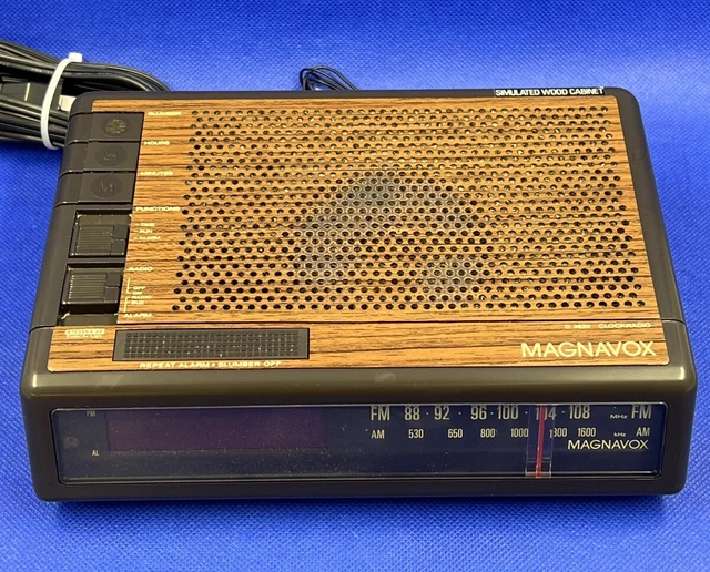 MAGNAVOX CLOCK RADIO Dual Alarm AM FM Model D-3620 Wood Grain Vintage £ ...