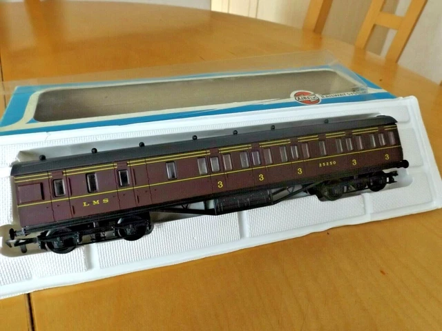 AIRFIX 00 GAUGE model railway 57ft LAV brake 3rd non corridor LMS ...