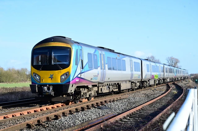 CLASS 185 NO 185104 in tpe at gasgoine wood jn £1.97 - PicClick UK