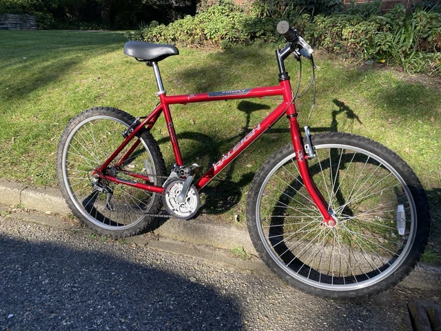 RALEIGH FIREFLY MOUNTAIN bike 19”Frame.26" wheels. 15 speed gears ...