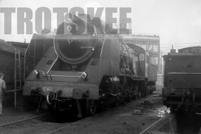 35MM NEGATIVE RENFE Spanish Railways Steam Loco 240 250X c1965 Spain £3 ...