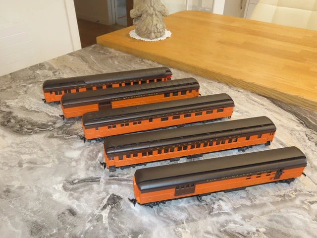 BS320: RIVAROSSI HO Gauge Milwaukee Coaches x 5 £70.00 - PicClick UK