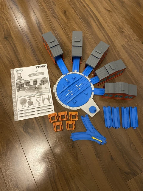 THOMAS THE TANK engine Tomy trackmaster Trains Engine Sheds And ...
