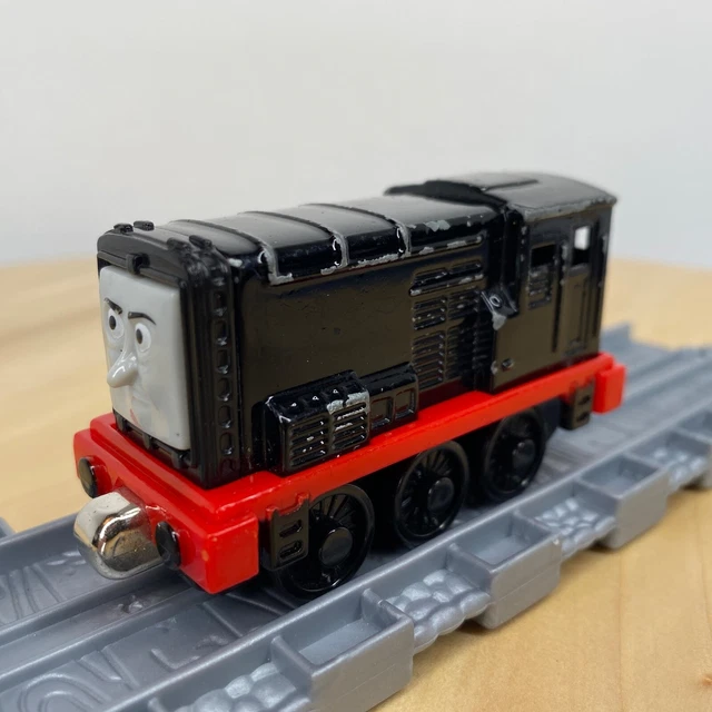 THOMAS THE TANK Engine DEVIOUS DIESEL Take and Play Engine £10.99 ...