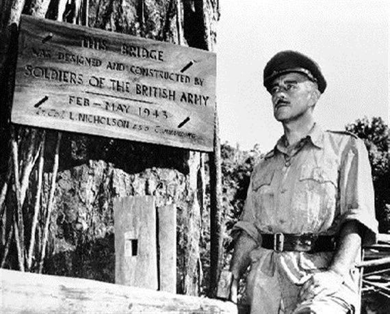ALEC GUINNESS AS Colonel Nicholson From The 8x10 Photo Merveilleux ...