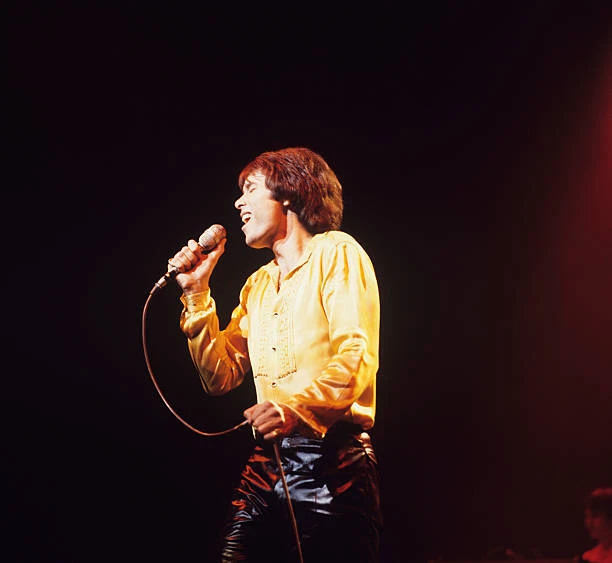 SINGER CLIFF RICHARD Performs At The Hammersmith Odeon 1981 Old Photo ...