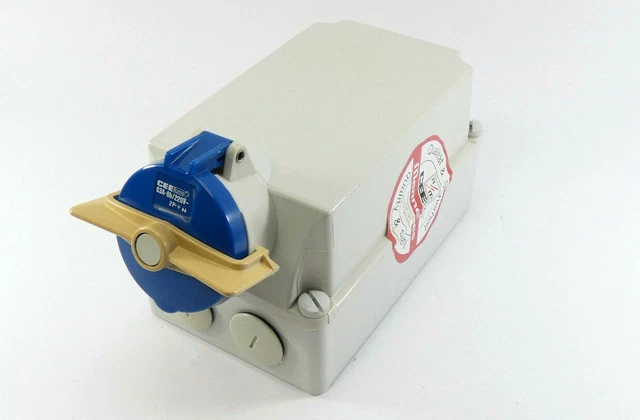 MENNEKES CEEFORM WANDSTECKDOSE | 63A-6h / 220V~ | 3 polig EUR 59,99 ...