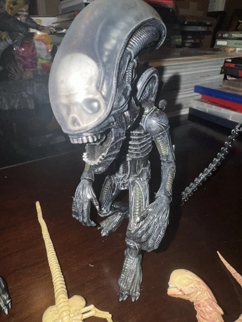MEZCO DESIGNER SERIES ALIEN Hostile Xenomorph Action Figure Set $40.00 ...