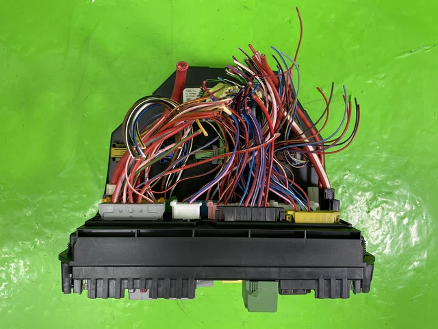 MERCEDES C CLASS W204 Front Sam Unit Fuse Relay Box Control Module 2011 ...