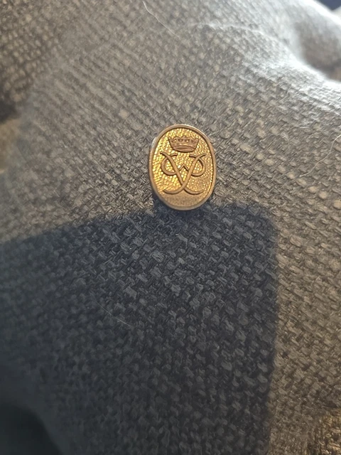 AUTHENTIC. VINTAGE. DUKE Of Edinburgh Bronze Award Pin Badge ...