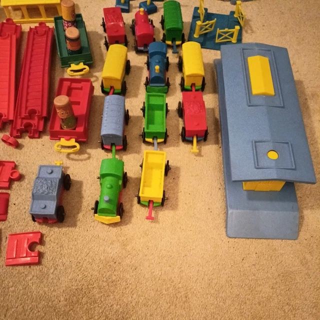 METTOY PLAY CRAFT 1970s Vintage Red Plastic Toy Train Set 127 pieces £ ...