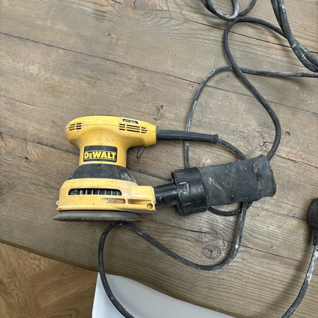 DEWALT D26453 240V volt corded orbital palm sander 125mm 280w £36.00 ...