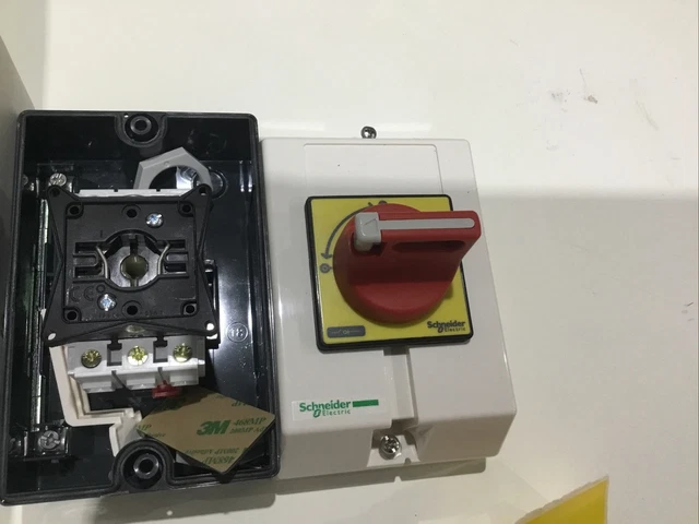 SCHNEIDER ELECTRIC VCF01GE emergency stop/main switch in IP65 enclosure ...