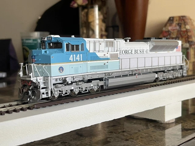 ATHEARN GENESIS HO SD70ACe UP/George Bush 4141 DCC/Tsunami 2 Sound ...
