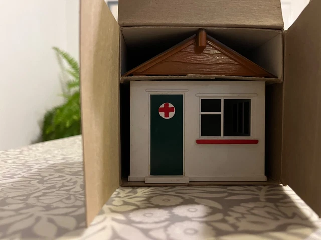 SCALEXTRIC BOXED A211 First Aid Hut £14.50 - PicClick UK