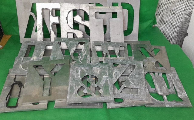ANCIENS POCHOIRS GABARITS EN ZINC ALPHABET LETTRES . H 200mm COMPLET ...