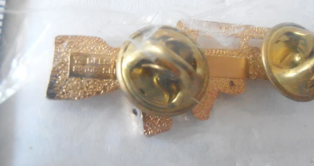 SUPERB PIN'S PIN Famas Gun Arme Armee France Militaire Signe Y Delsart ...